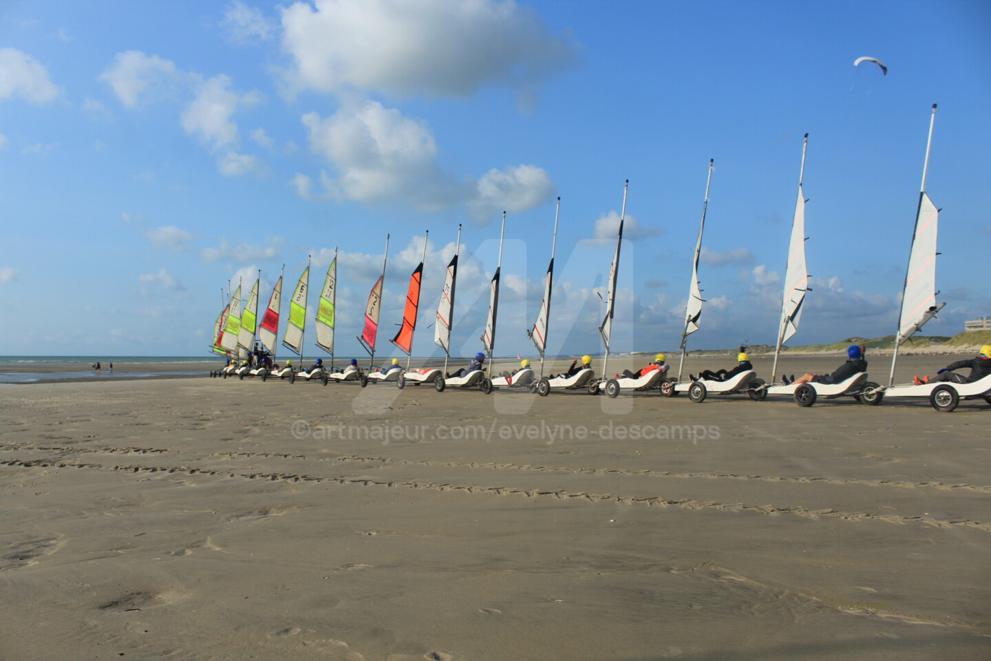 Chars À Voile À Berck Sur Mer., Fotografía por Evelyne Descamps | Artmajeur