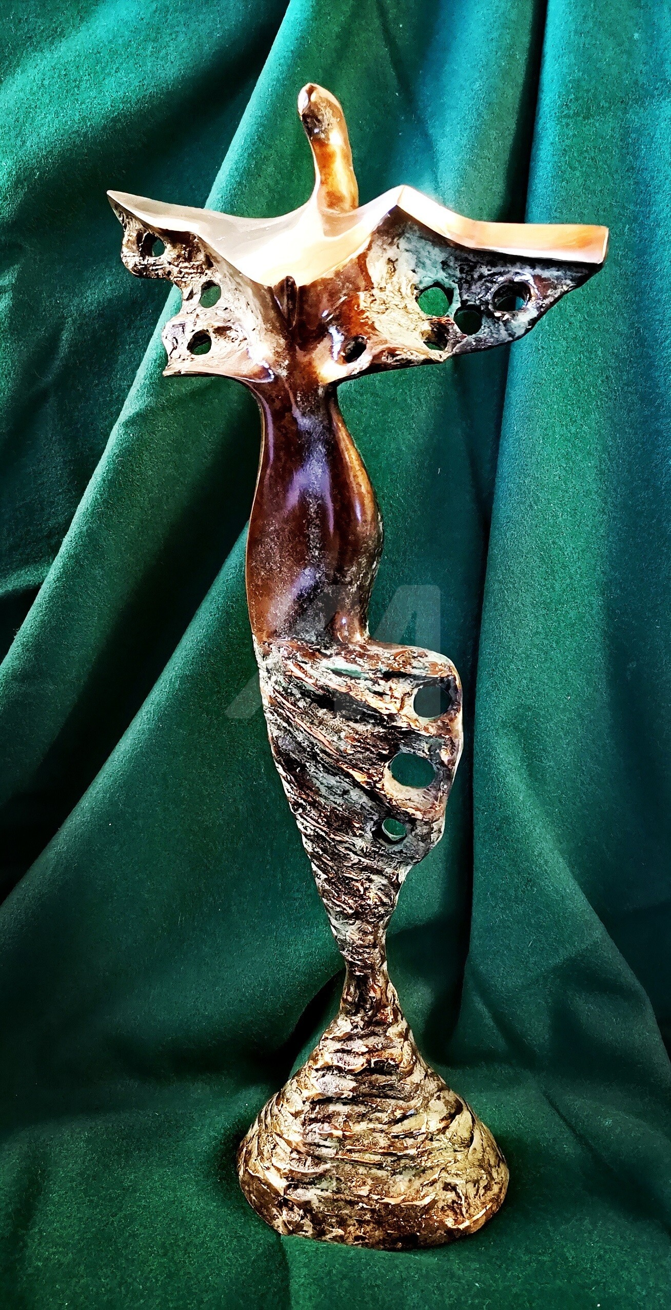 Winged - Uskrzydlona Bronze Sculpture, Heykel Stanislaw Wysocki tarafından | Artmajeur