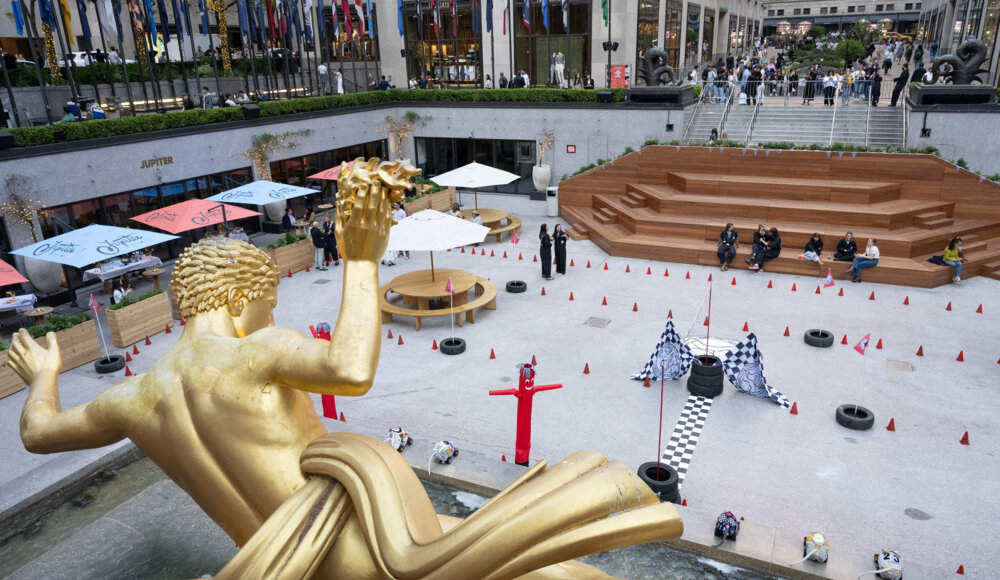 Frieze New York 2025: The artistic avant-garde takes over The Shed | ArtMajeur Magazine